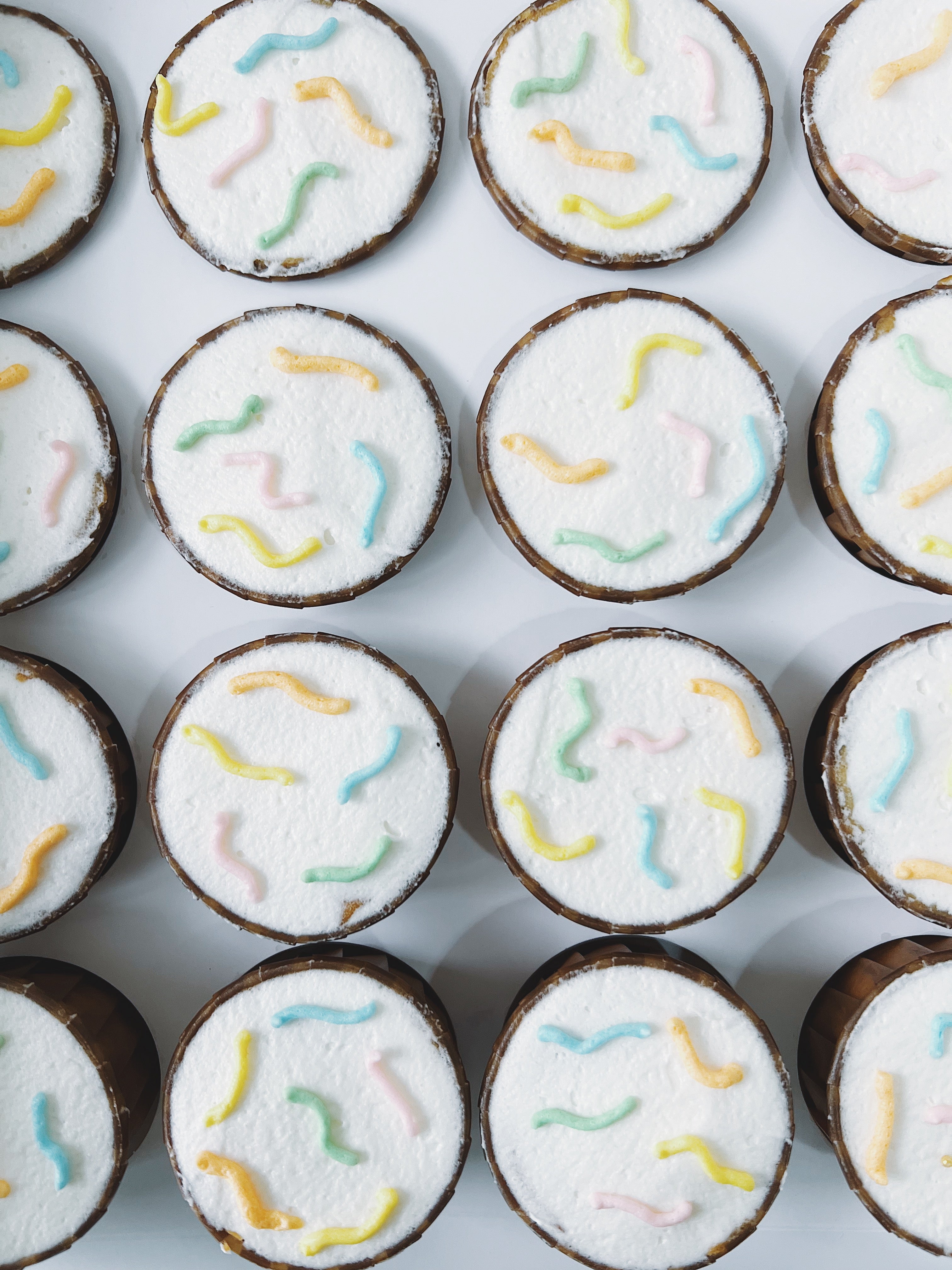 Wiggly Wiggly Cupcakes — Wondermilk™